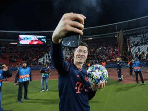 Lewandowski Makes Champions League History With Four Goals In 15 ...