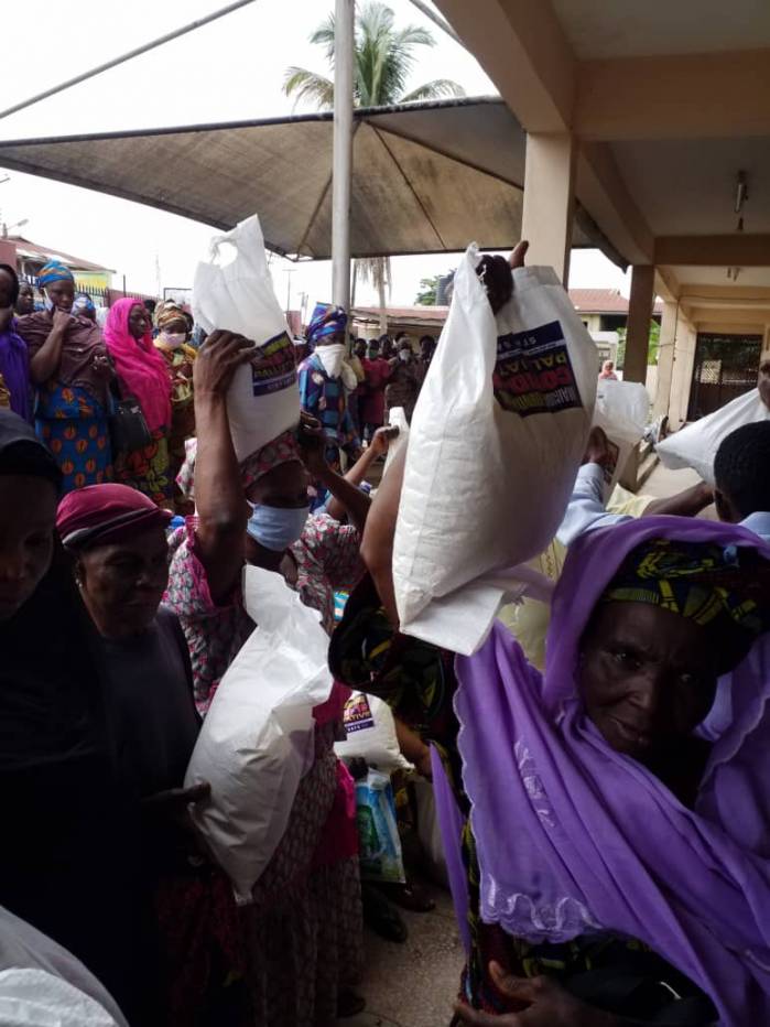 Magida Charity Foundation Showers Palliatives On Ogbomoso Residents ...